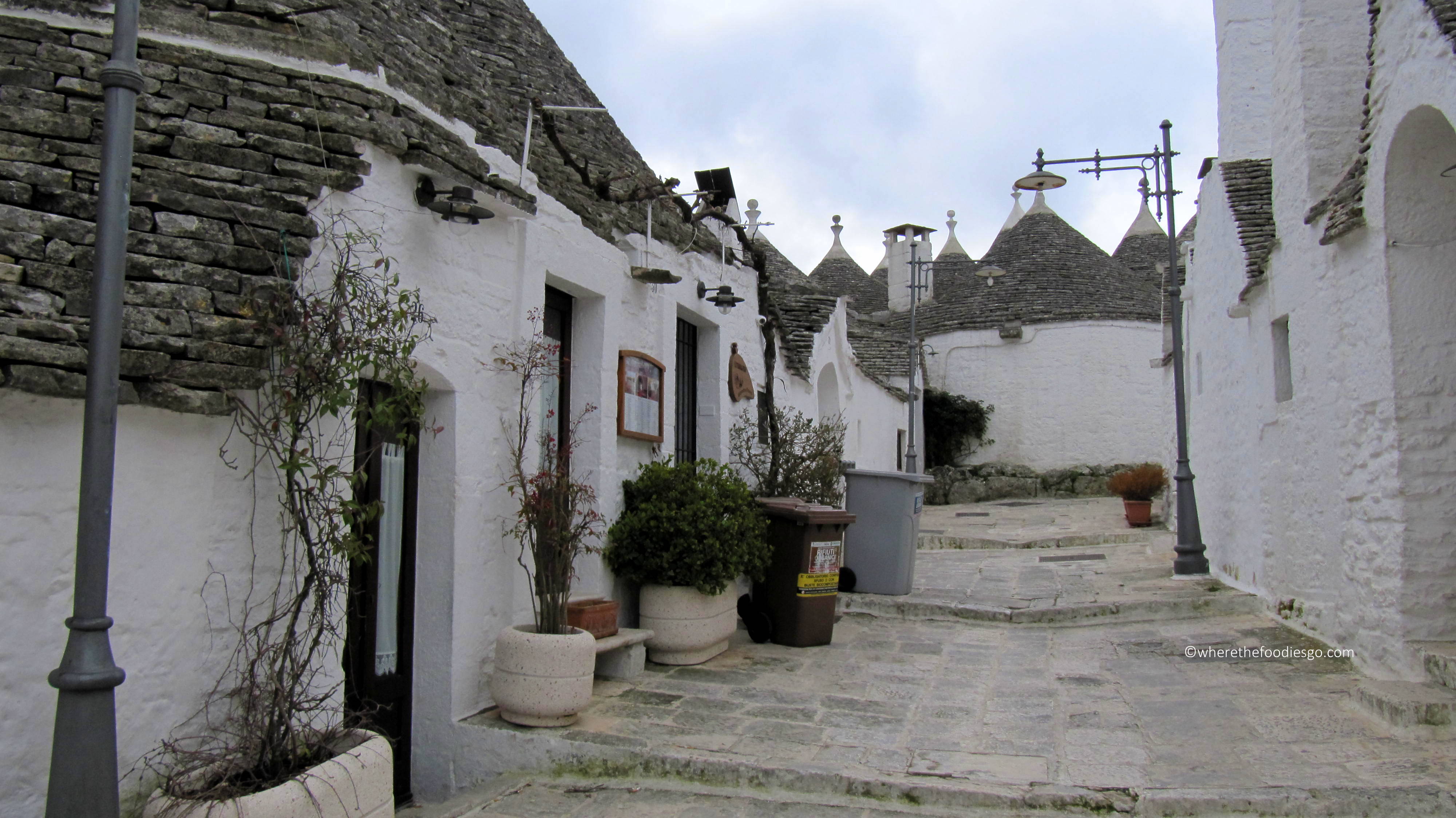 Alberobello: white beauty, enchanting stay and a food discovery ...