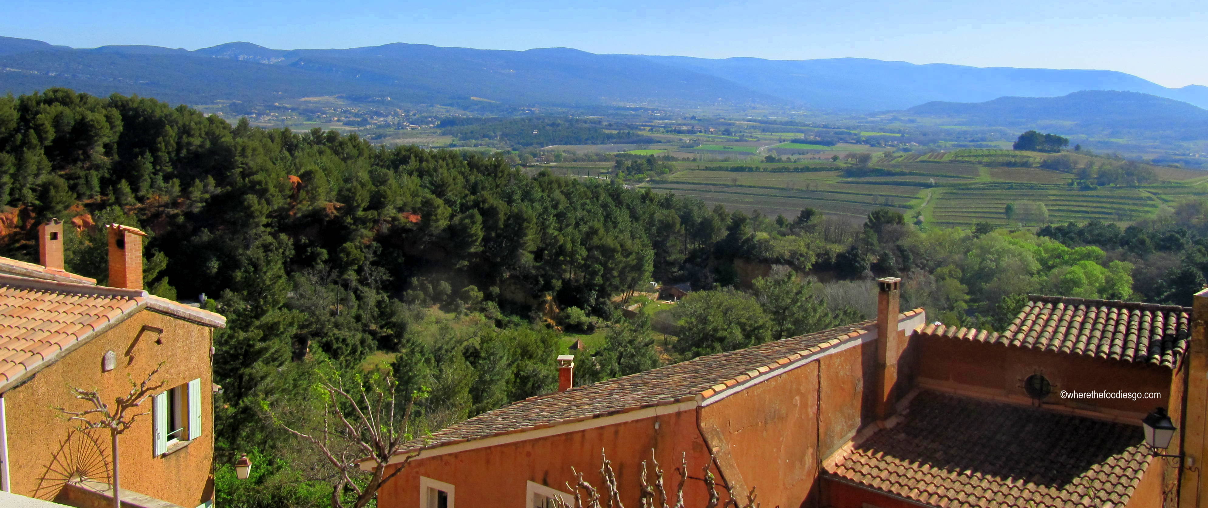 The magic of Roussillon: the red village! – Where The Foodies Go